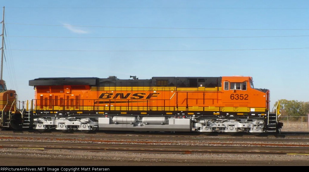 BNSF 6352